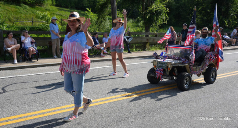 Photos: ‘Is the dump open?’ Humor, politics & fun keep crowds coming ...